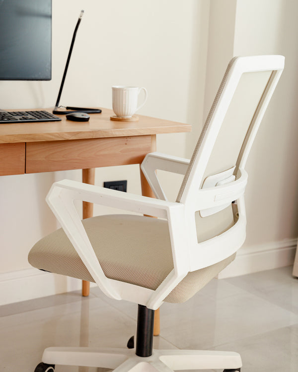 White Mesh Chair – Wasilaah
